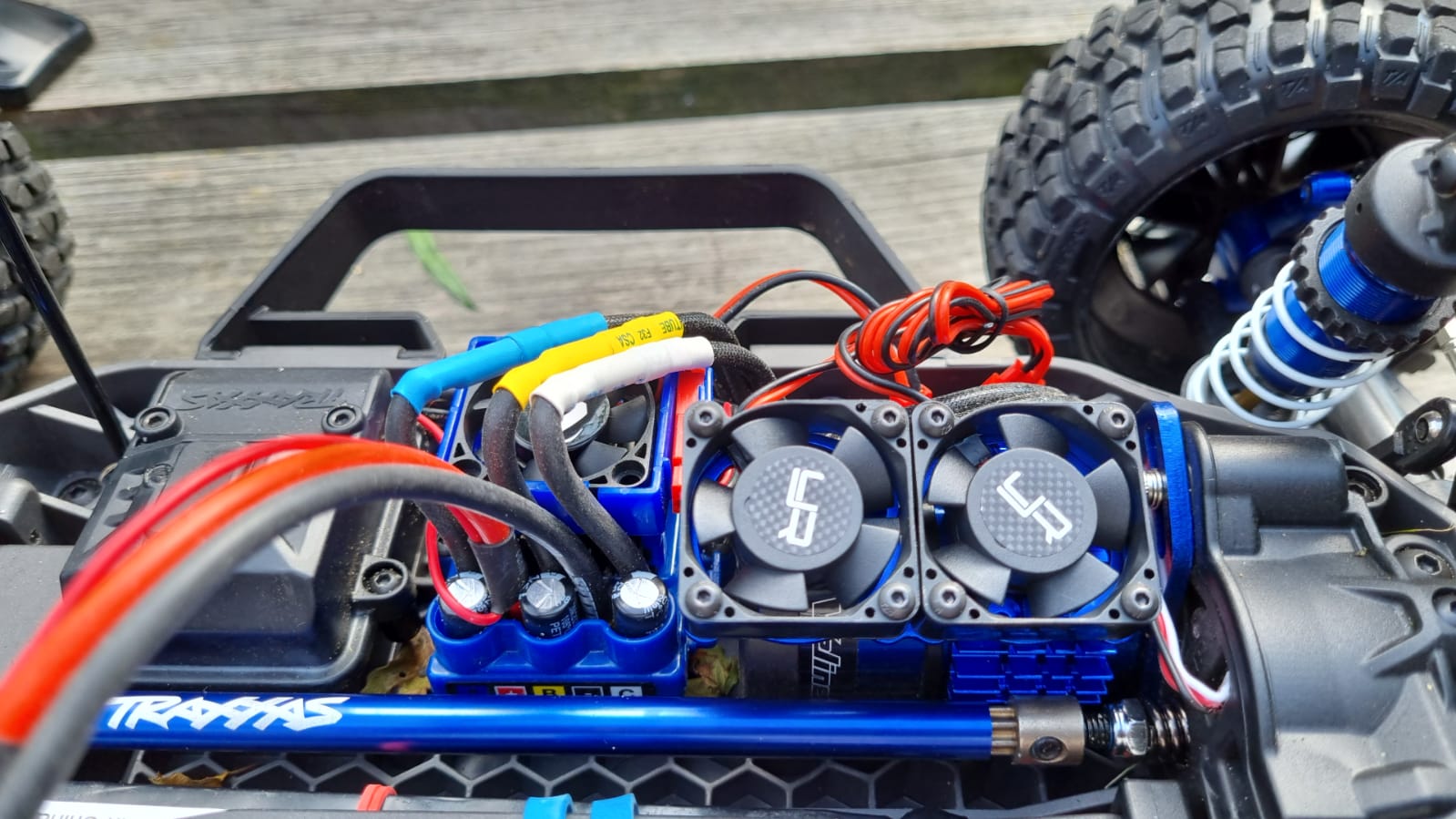 Yeah Racing Alu 540 Motor Heat Sink w/Twin Tornado Fan (Blue) YA-0643BU